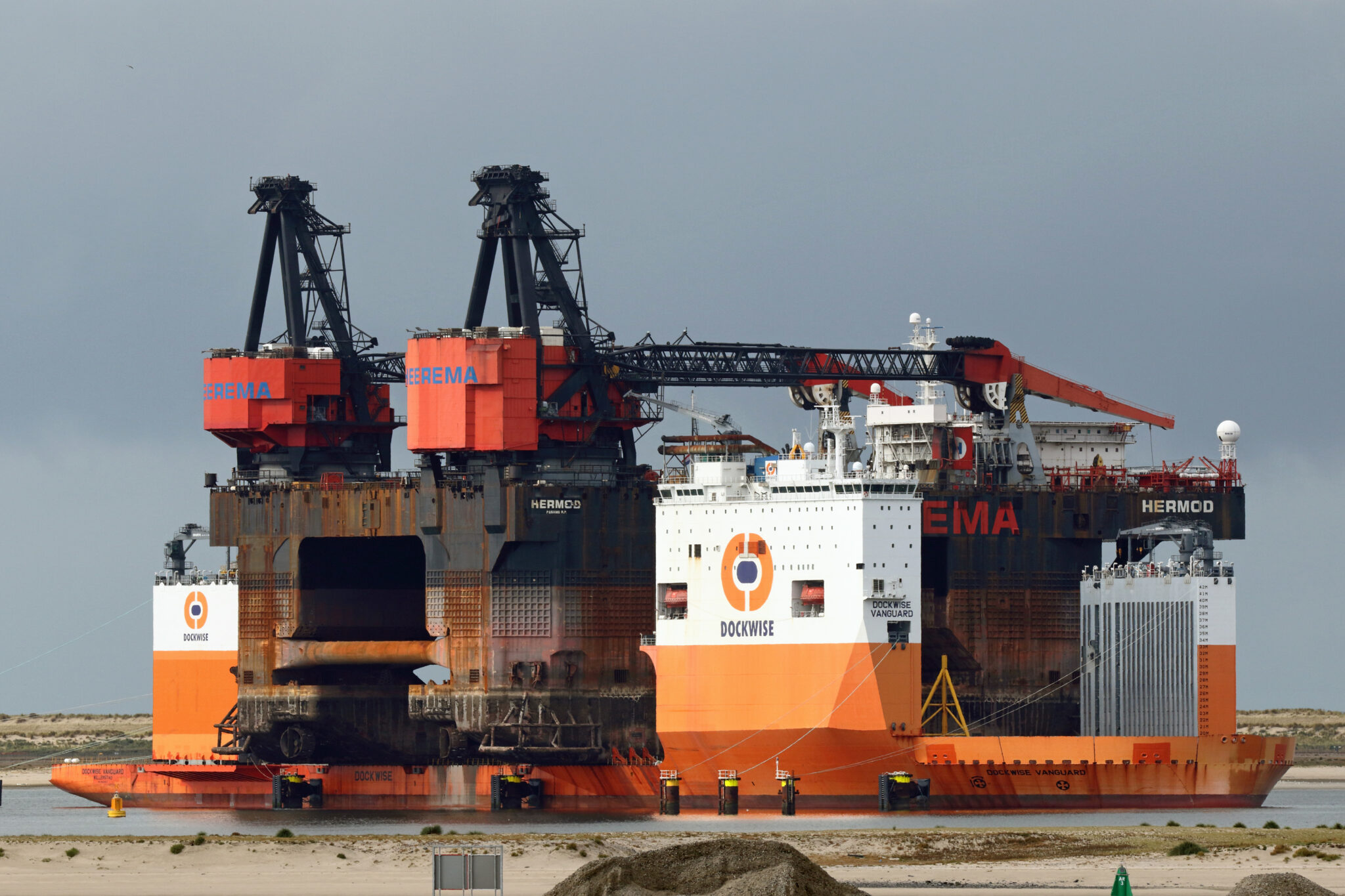 Schiffstypen – Dockschiffe/ Halbtaucherschiffe – ship-spotting.de