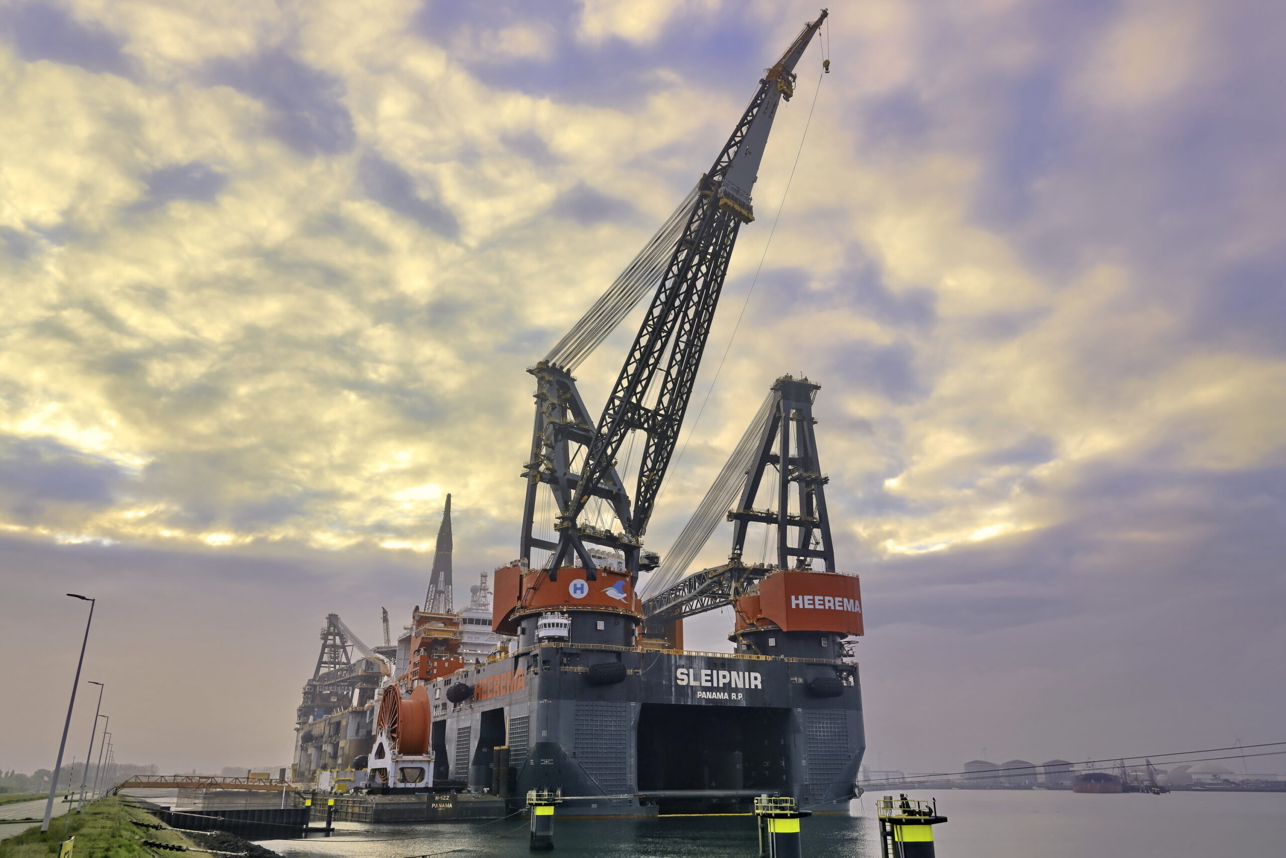 Halbtauchender Schwimmkran SLEIPNIR – ship-spotting.de