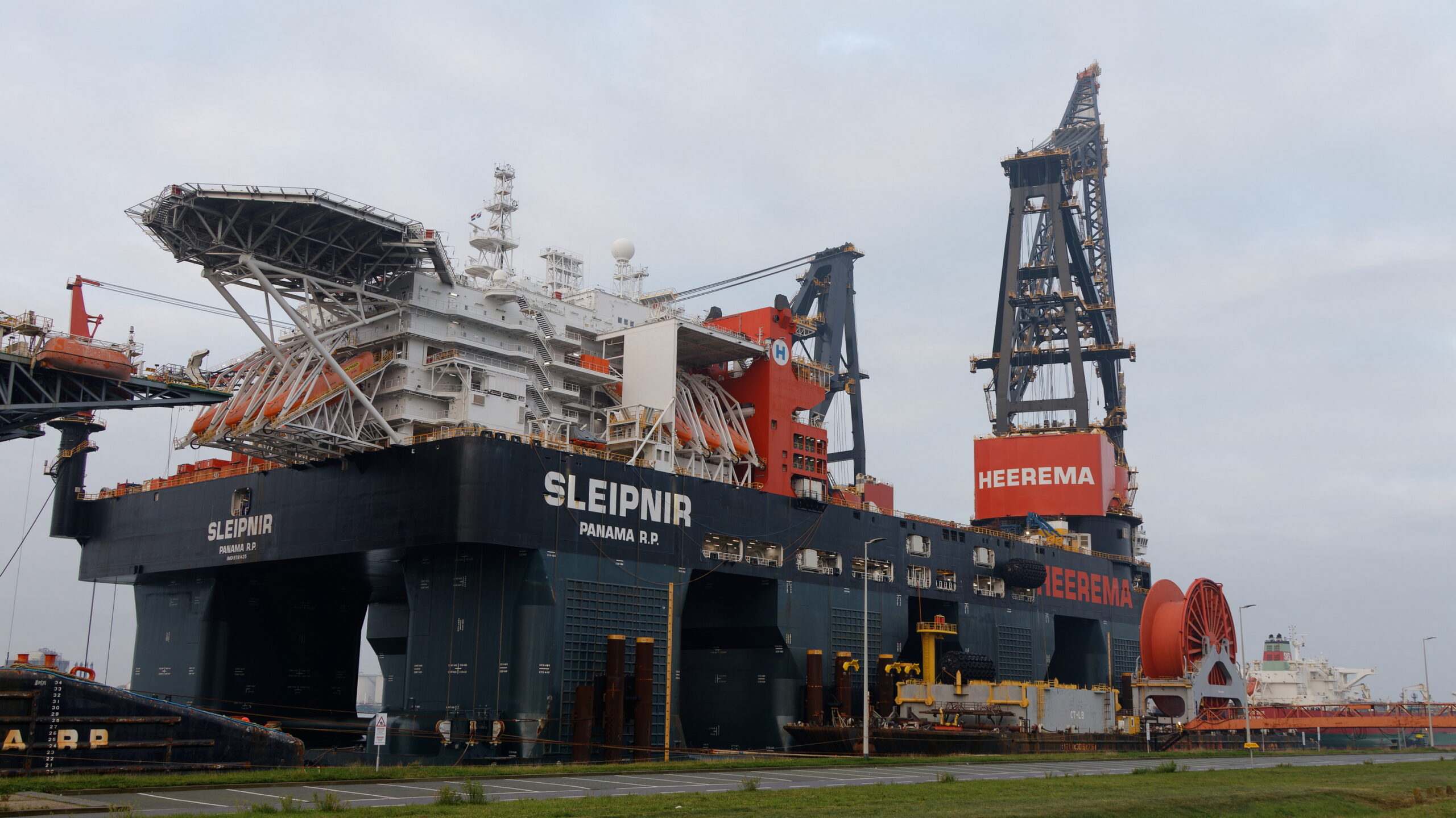 Halbtauchender Schwimmkran SLEIPNIR – ship-spotting.de
