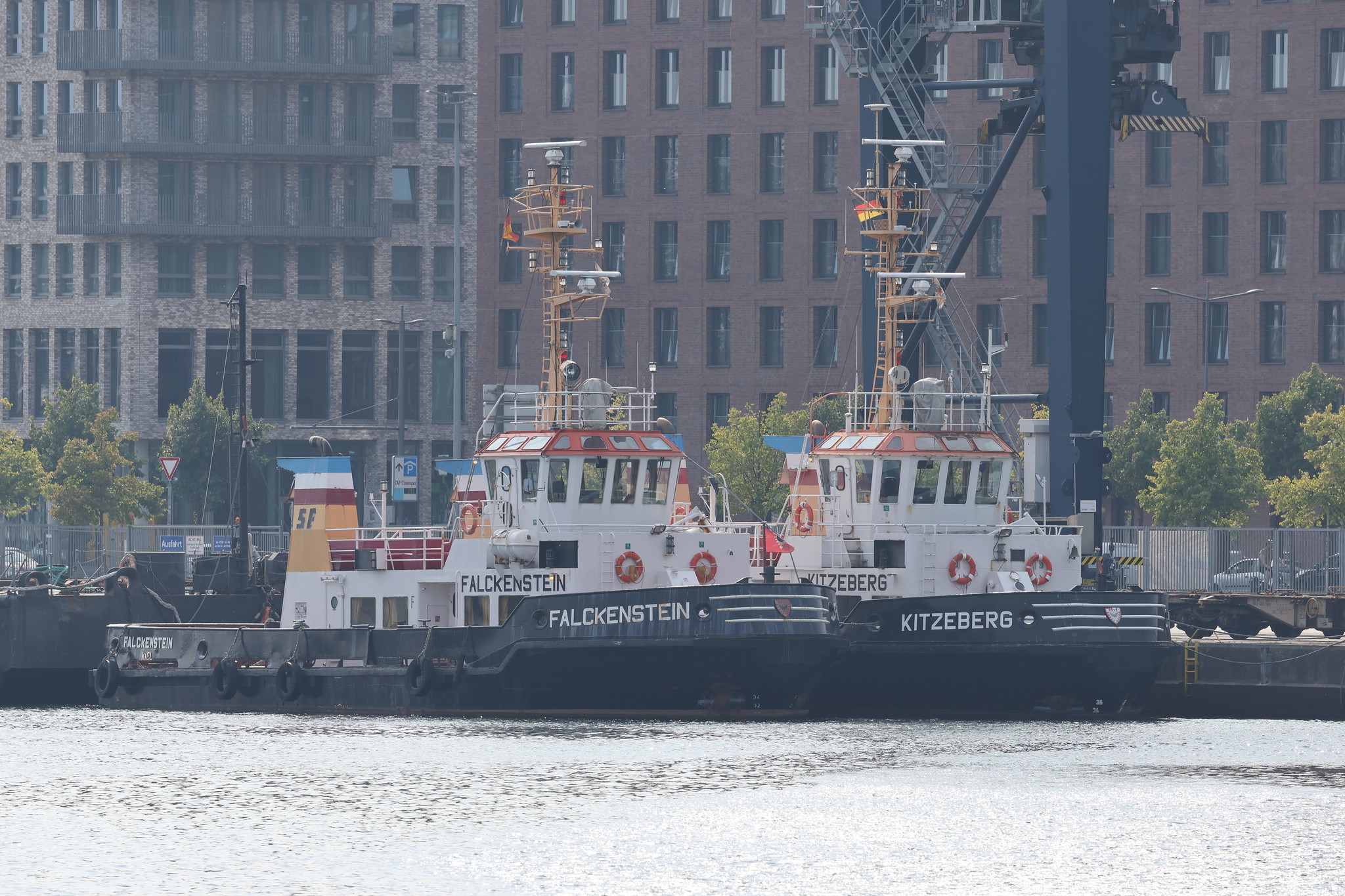 Hafenschlepper FALCKENSTEIN – ship-spotting.de