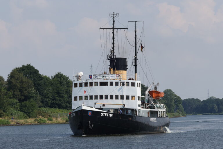 Dampf-Eisbrecher STETTIN – ship-spotting.de